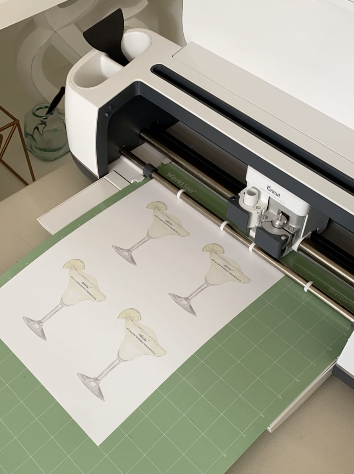 How to Use a Cricut to DIY your Own Die Cut Stationery